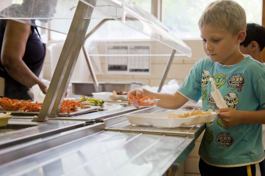 4 Tips for Healthy Cafeteria Lunches - Giggle Magazine